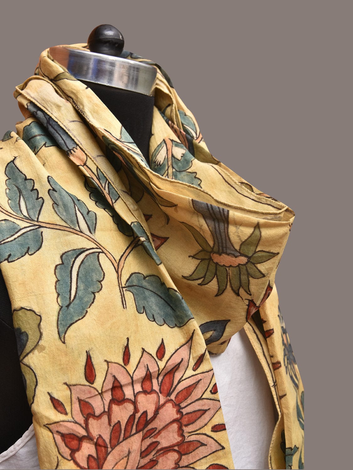 Buy Cream Kalamkari Hand Painted Sico Stole with Floral Design - Global ...