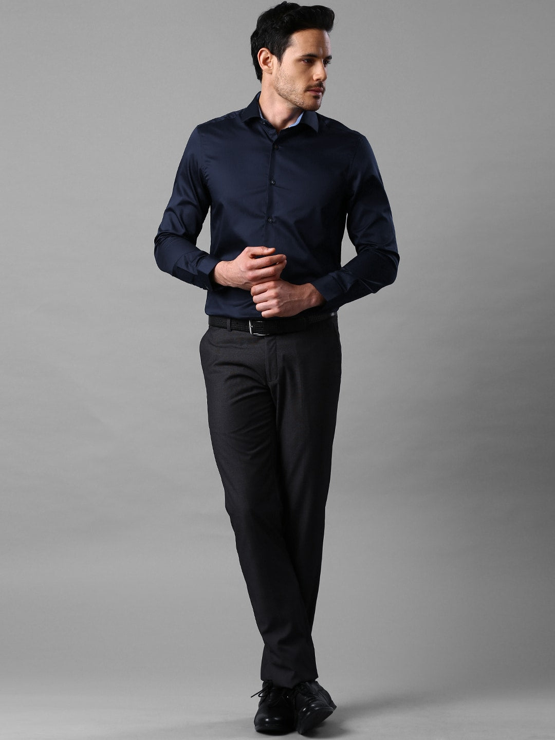 INVICTUS Navy Slim Fit Formal Shirt