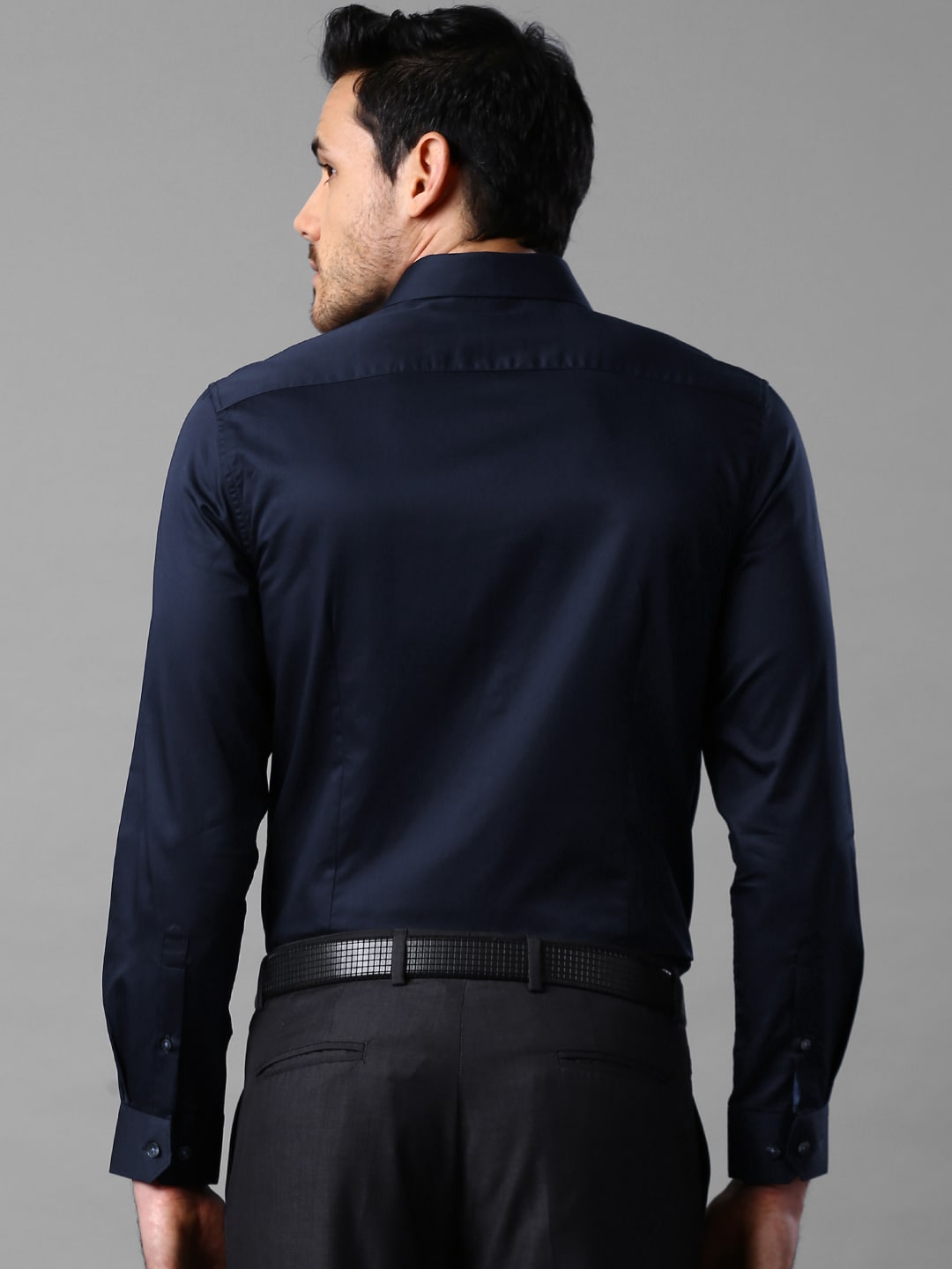 INVICTUS Navy Slim Fit Formal Shirt